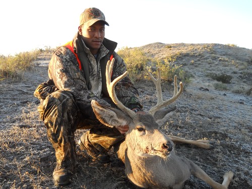 Montana Mule deer hunting guide and Outfitter in the Missouri river breaks